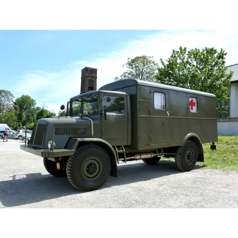 Tatra 128 Box Wagon Matt Olive 1951 IXO PCL47079 - Miniatures Autos Motos